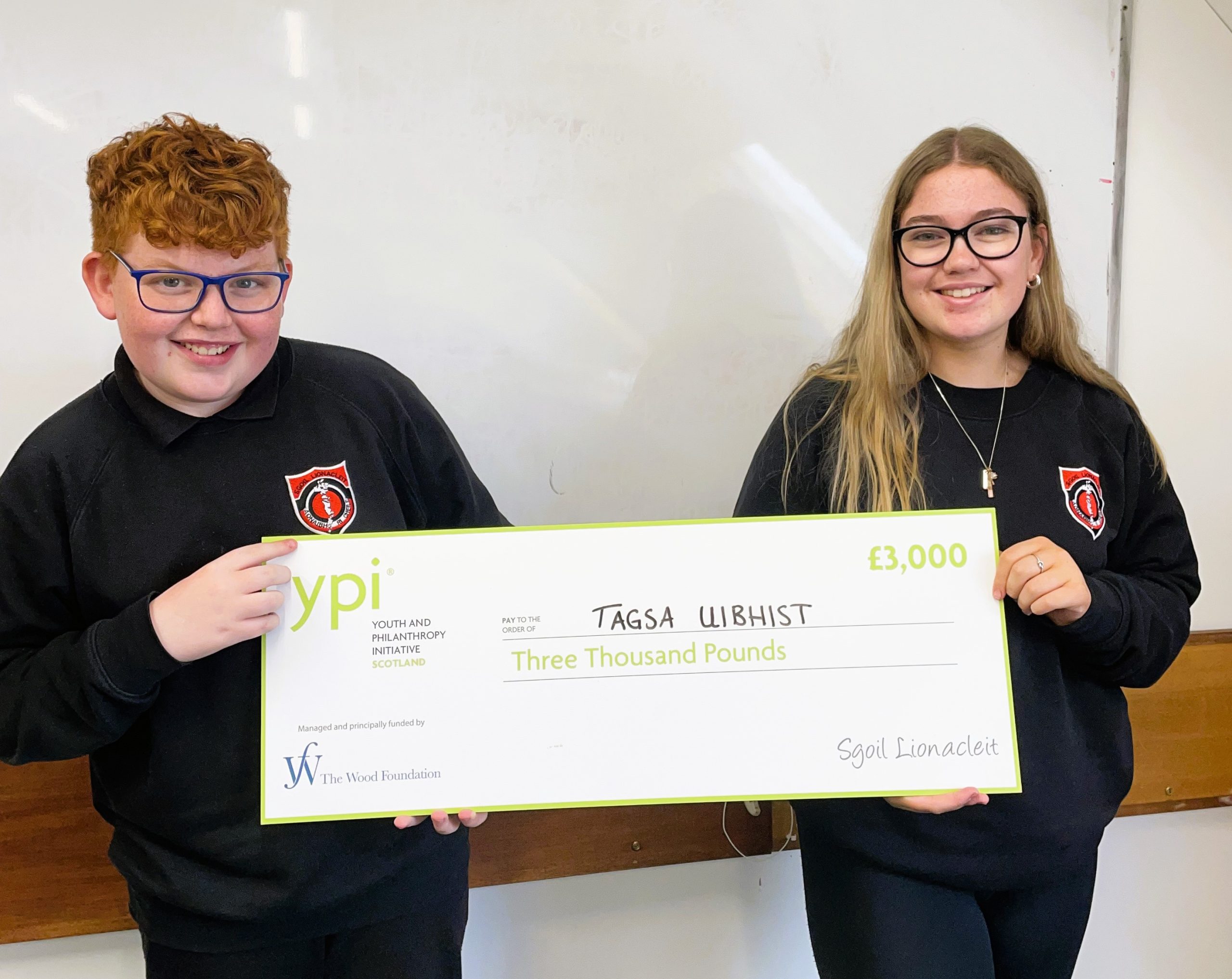 Sgoil Lionacleit supporting Tagsa Uibhist - Tagsa Uibhist